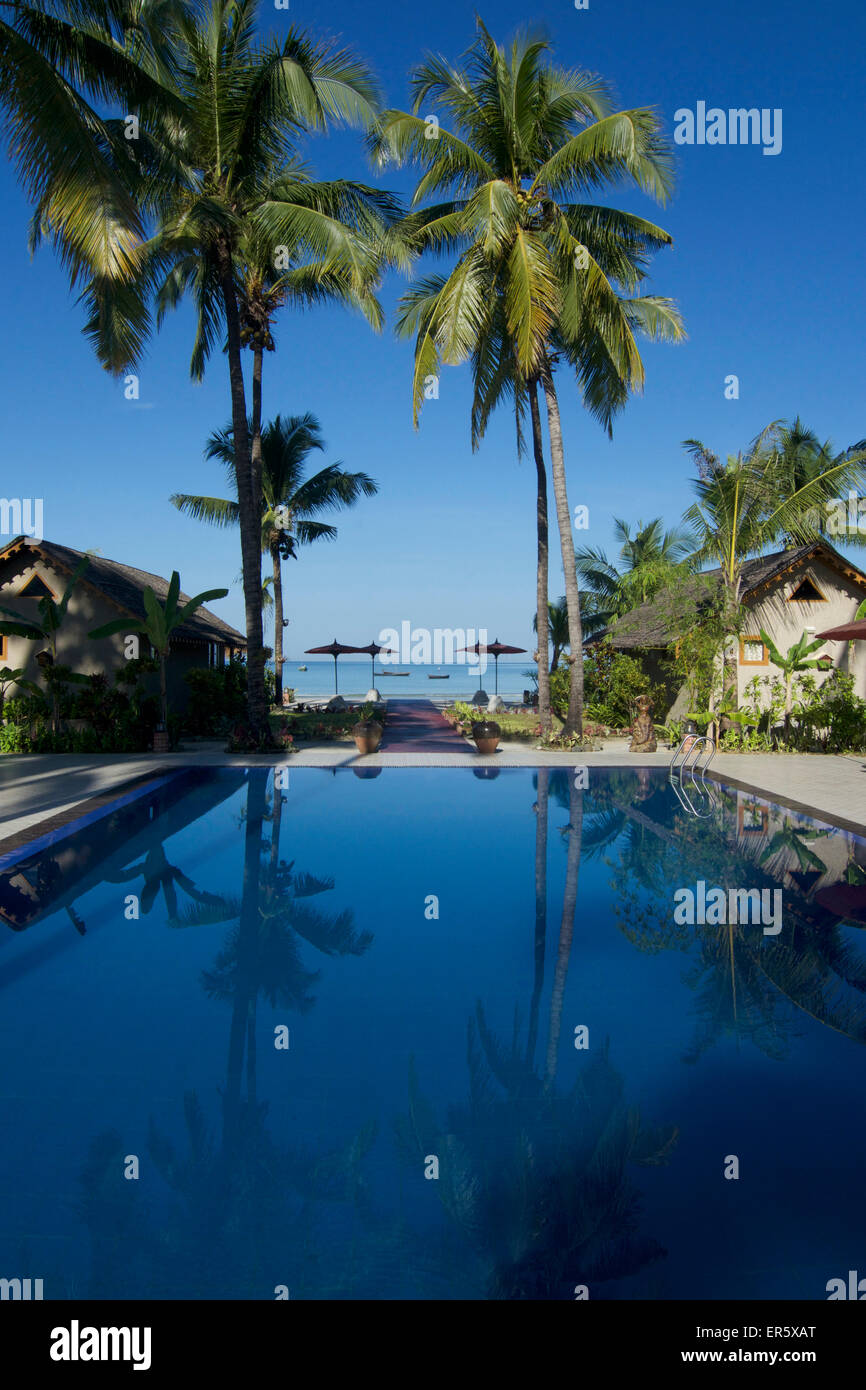 Pool mit Blick aufs Meer im Diamond Ngapali Hotel Ngapali, berühmteste ...