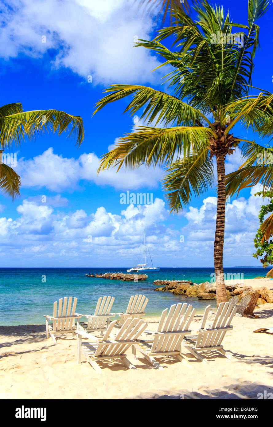 Strand sonnenliege -Fotos und -Bildmaterial in hoher Auflösung – Alamy