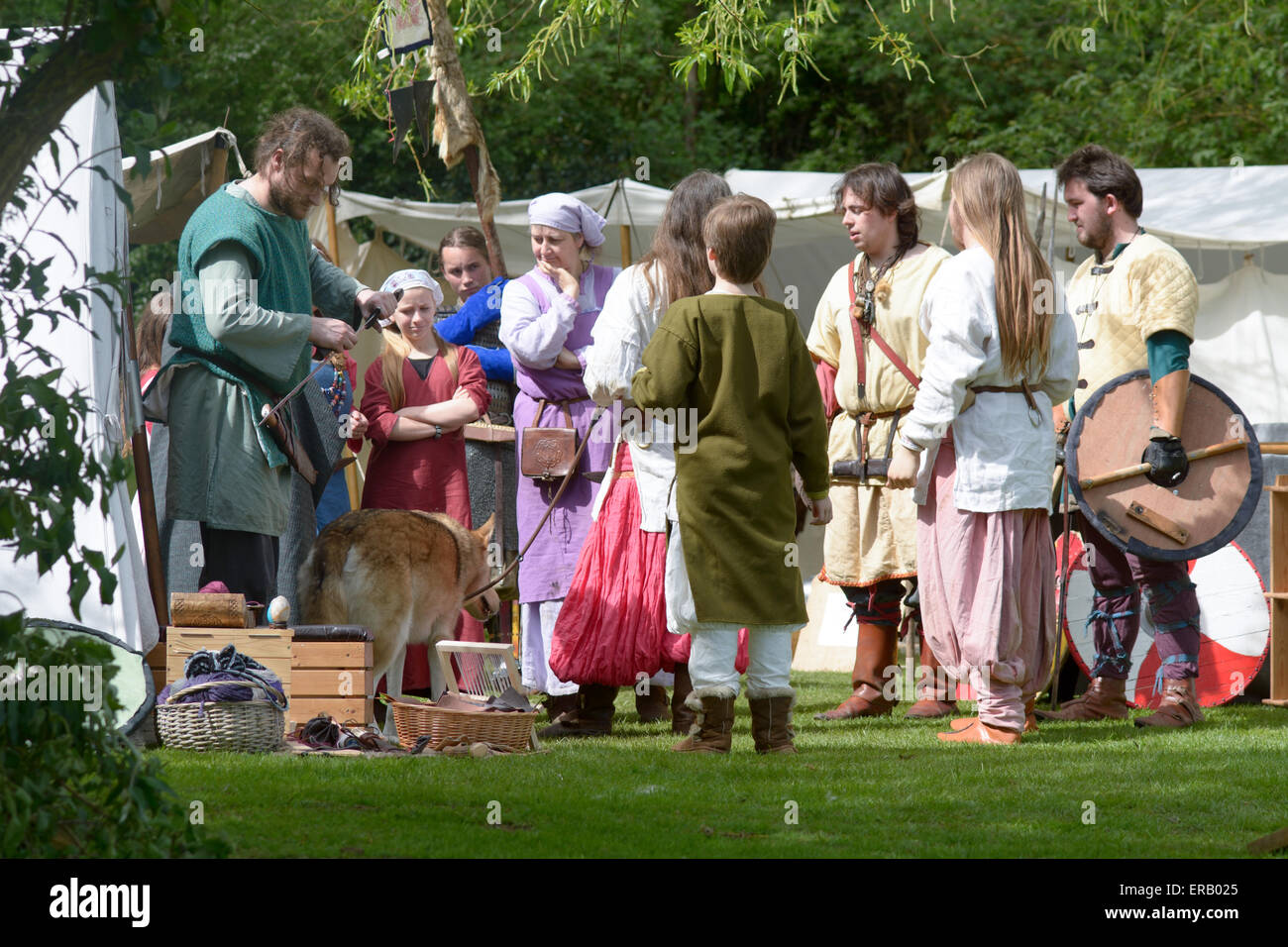 Wikinger Reenactment Gruppe Clan Wulfhar zeigt Facetten der Wikinger ...