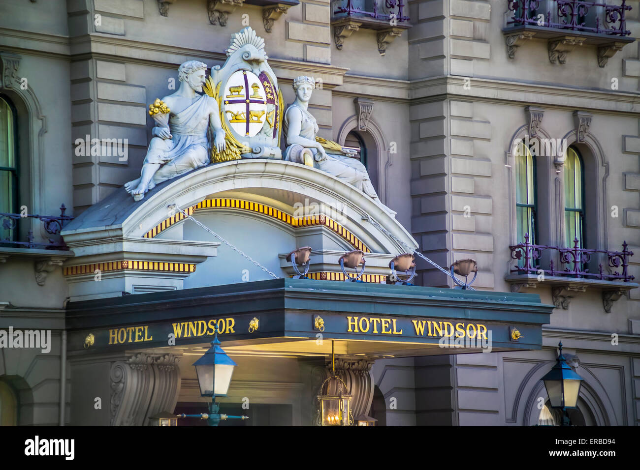 Victorian coat of arms -Fotos und -Bildmaterial in hoher Auflösung – Alamy