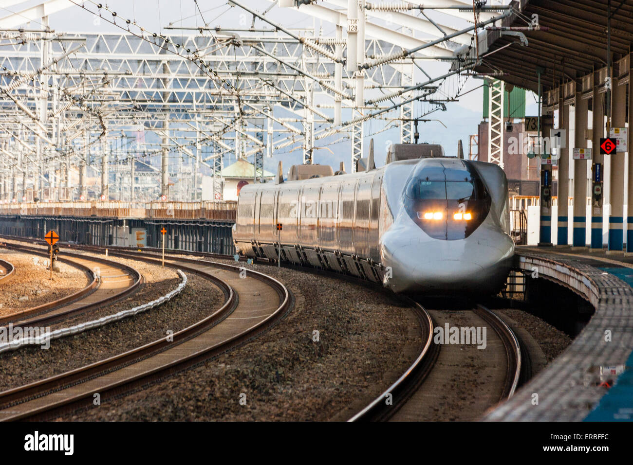 Japanischer Shinkansen, Hochgeschwindigkeitszug der Serie 700, der ...