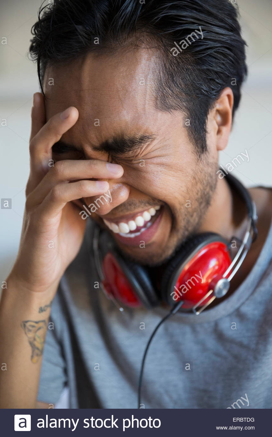 Kopf schultern lachen -Fotos und -Bildmaterial in hoher Auflösung – Alamy