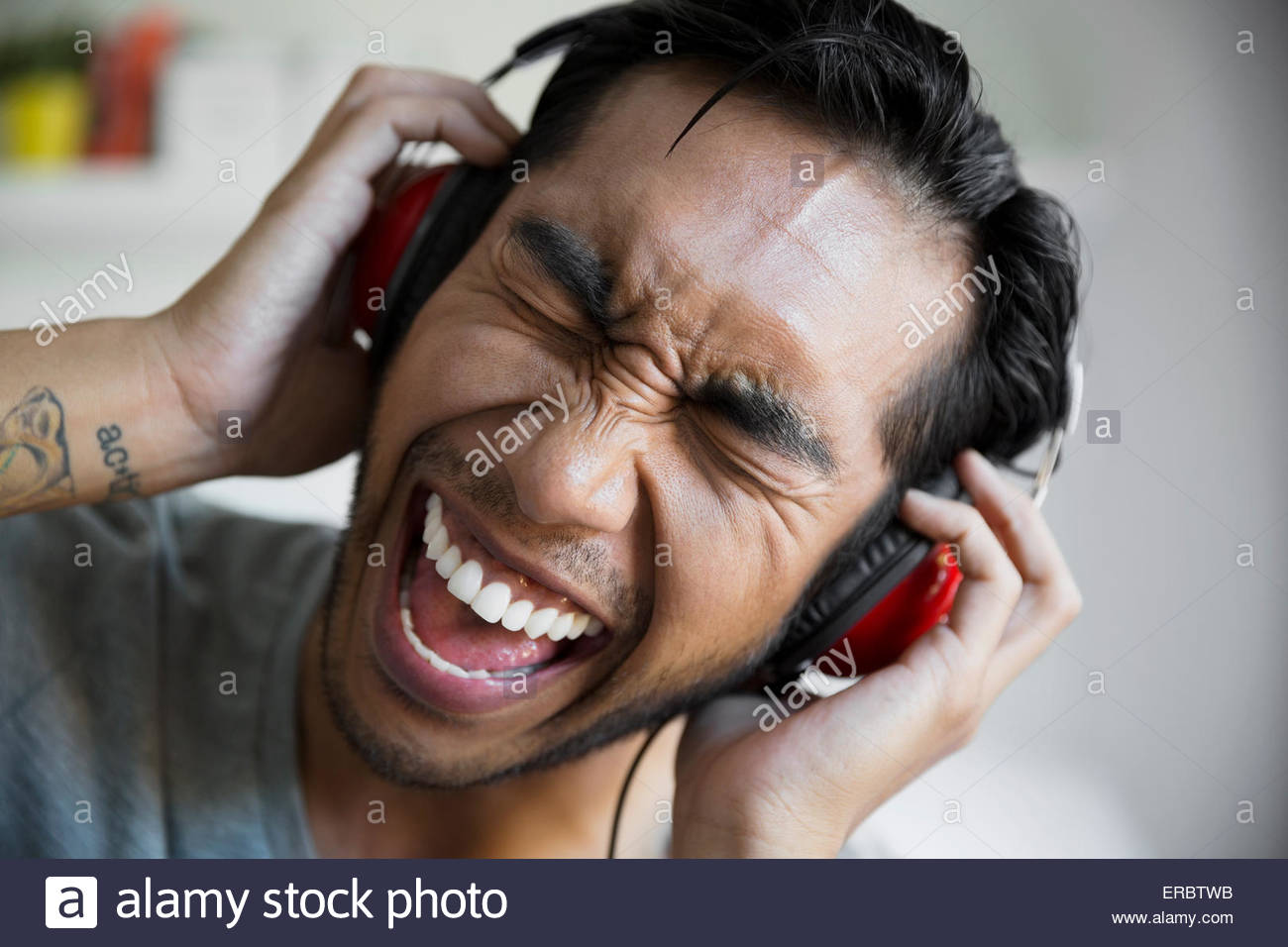 Singende person -Fotos und -Bildmaterial in hoher Auflösung – Alamy