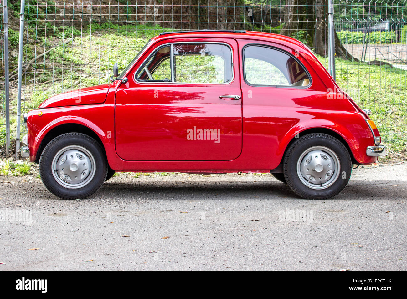 Rotes fiat -Fotos und -Bildmaterial in hoher Auflösung – Alamy