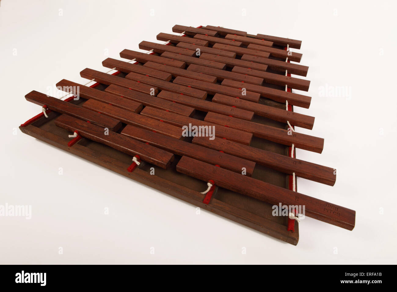 Vier Zeile Xylophon, Strohfiedel. Holzharmonika, Zilophone. Zilofone ...