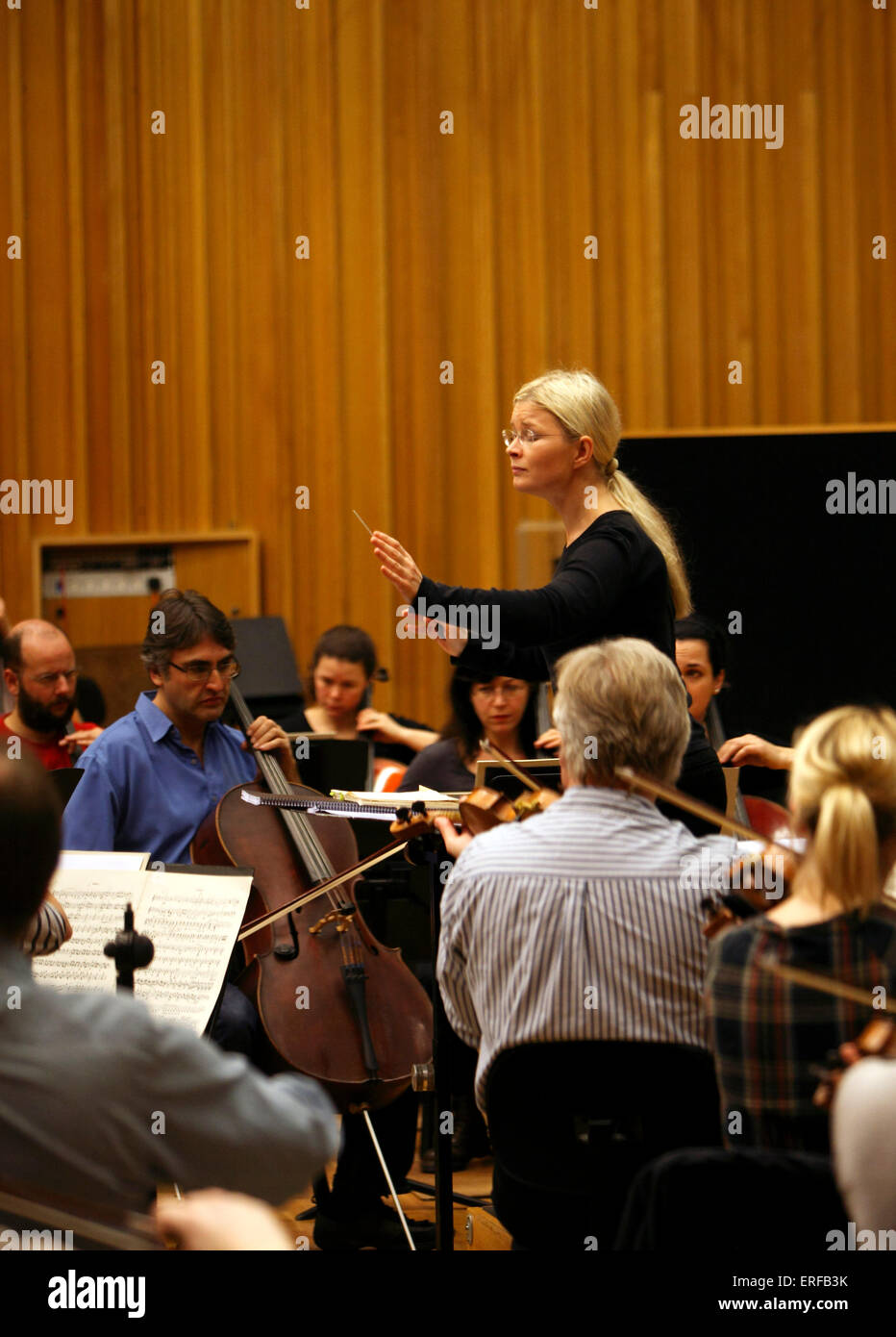 Dirigent pianist -Fotos und -Bildmaterial in hoher Auflösung – Alamy
