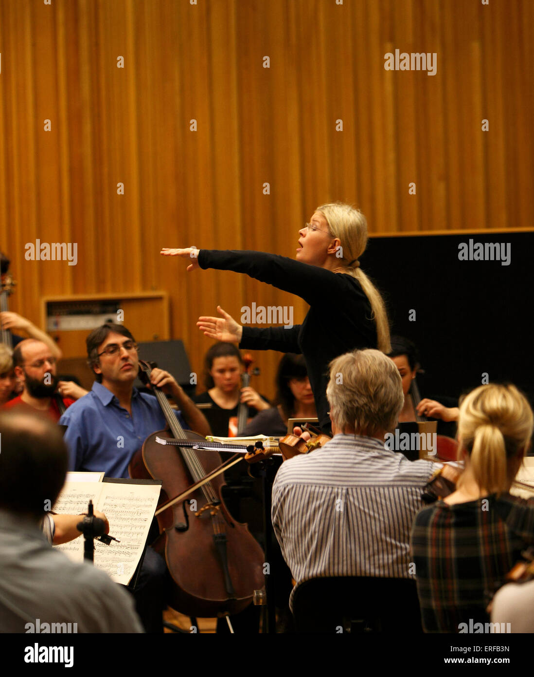 Dirigent pianist -Fotos und -Bildmaterial in hoher Auflösung – Alamy