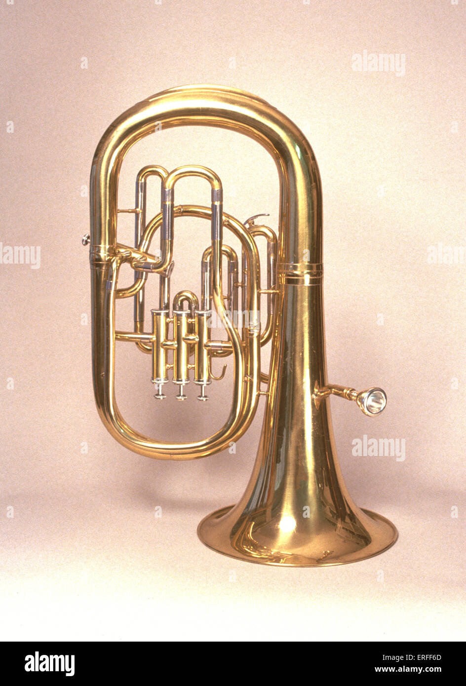 Bass tuba brass instrument -Fotos und -Bildmaterial in hoher Auflösung ...