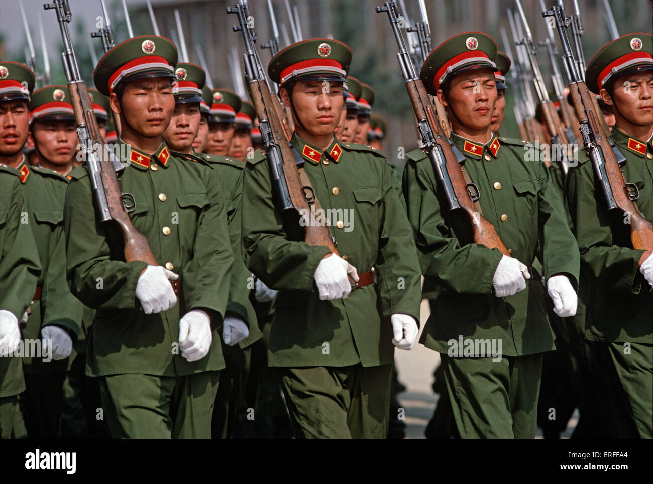 Peoples Liberation Army-Offiziere, die Bohrungen in Shijiazhuang ...