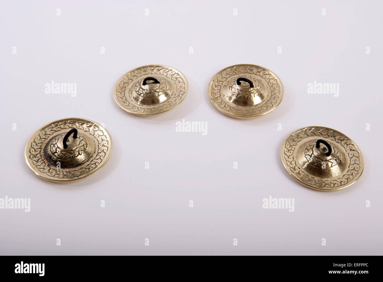 Finger cymbals -Fotos und -Bildmaterial in hoher Auflösung – Alamy