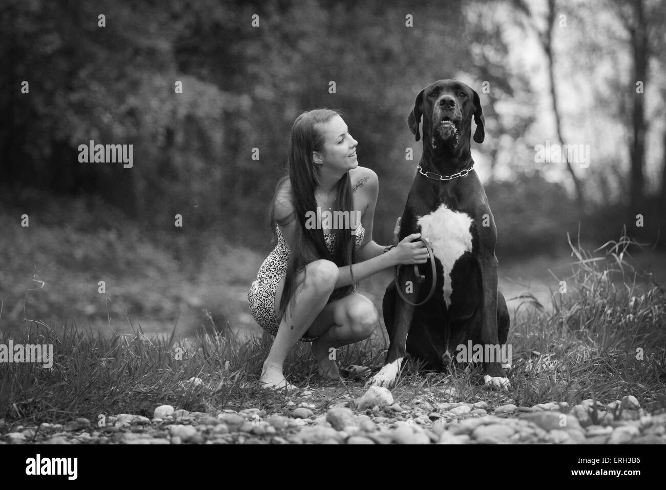 Kurzhaarig frau Schwarzweiß-Stockfotos und -bilder - Alamy