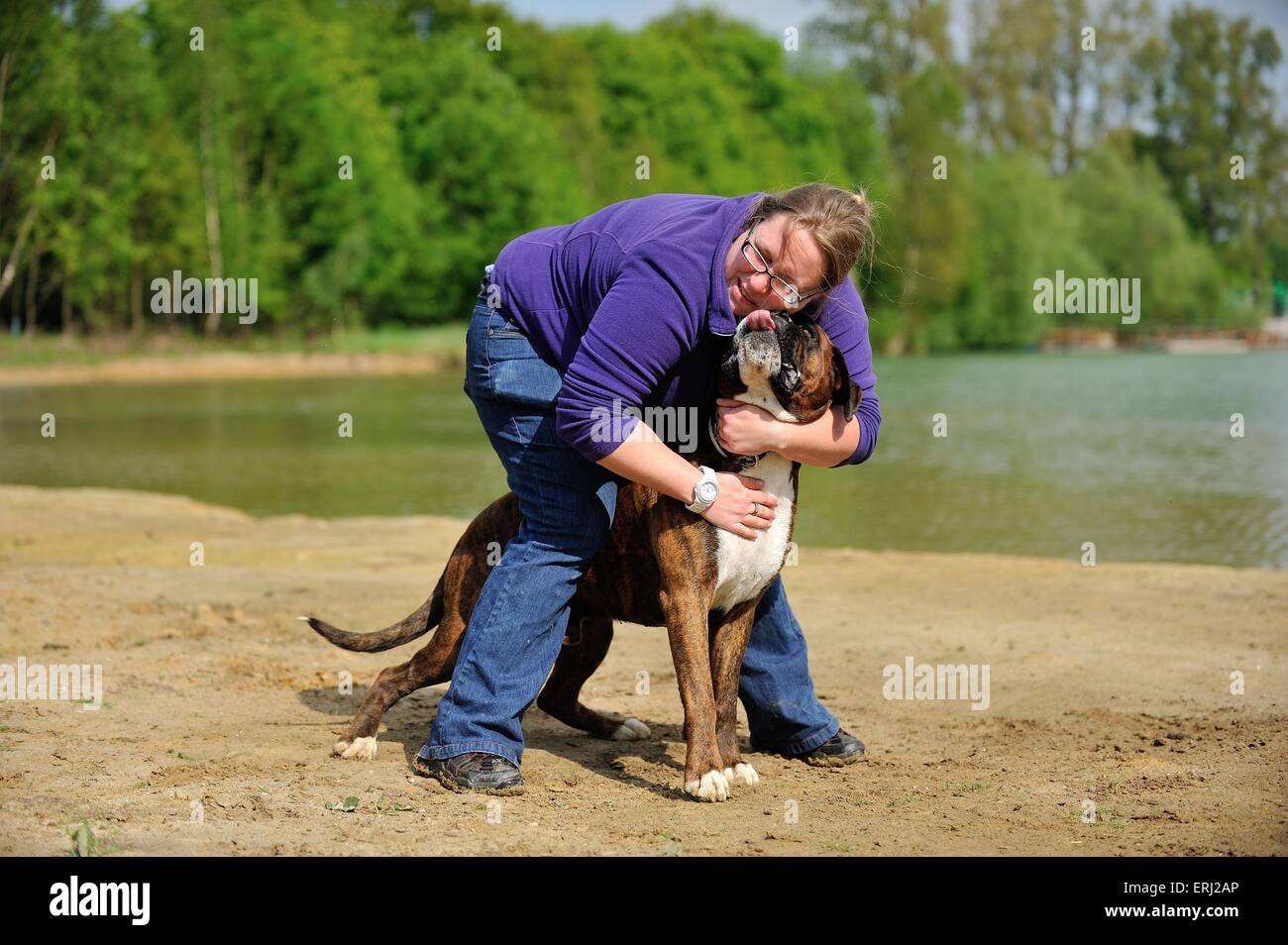 Hund leckt frau -Fotos und -Bildmaterial in hoher Auflösung – Alamy Hund leckt frau -Fotos und -Bildmaterial in hoher Auflösung – Alamy