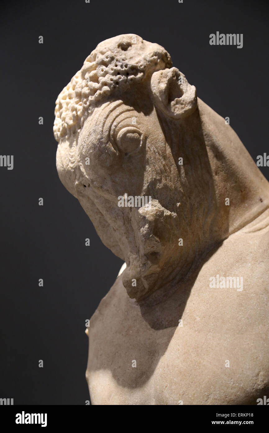 Theseus und der minotaurus statue -Fotos und -Bildmaterial in hoher ...