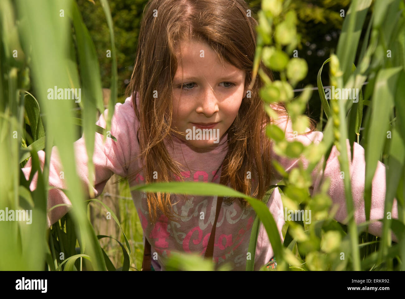 Young 9 year old girl -Fotos und -Bildmaterial in hoher Auflösung – Alamy