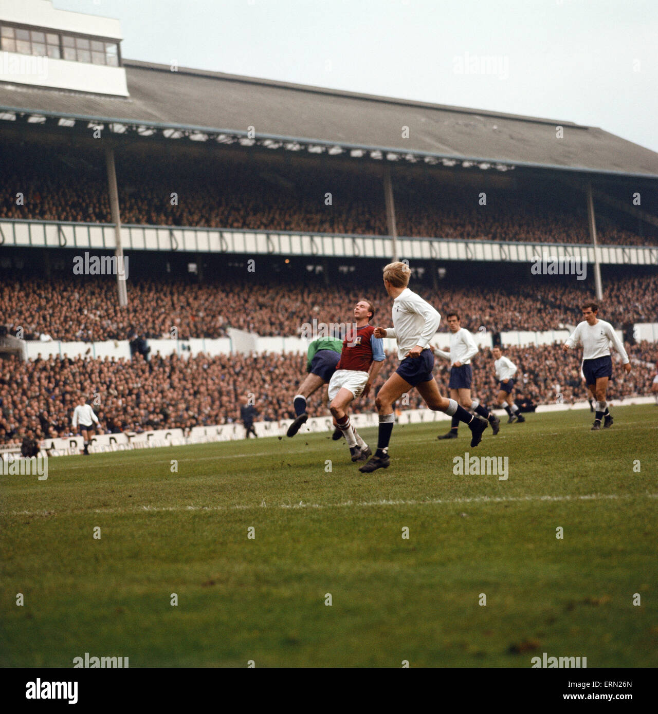 Tottenham hotspur 1966 -Fotos und -Bildmaterial in hoher Auflösung – Alamy