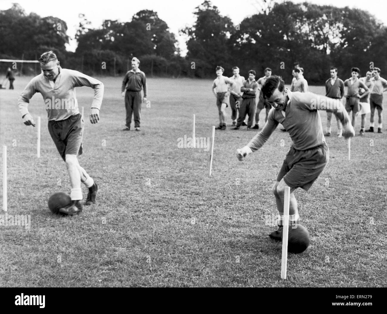 Birmingham City-Training. Die Sticks team rund um dribbling Spiel. Jack ...