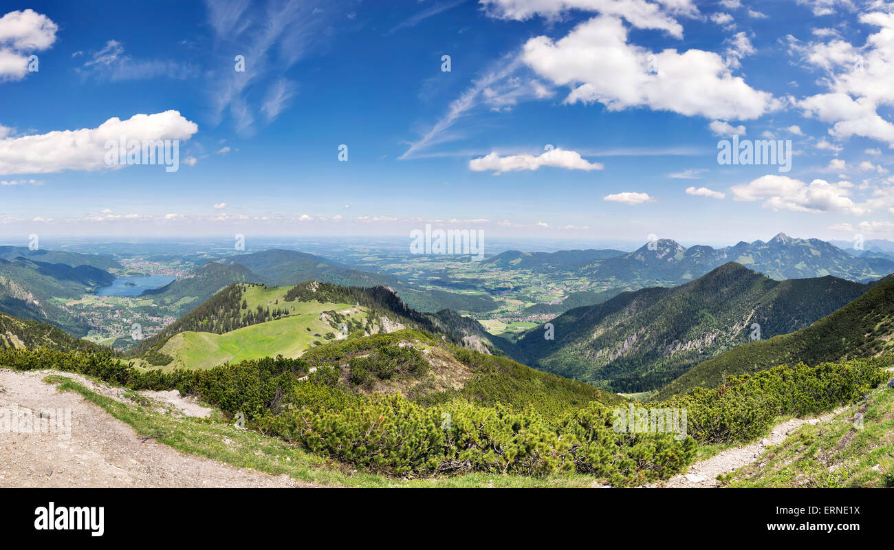 Panorama vom Berg Jaegerkamp mit Blick zum Schliersee in den Alpen in ...
