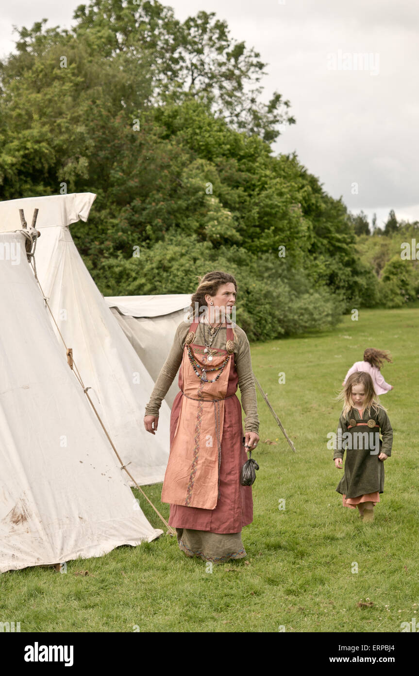 Wikinger reenactment -Fotos und -Bildmaterial in hoher Auflösung – Alamy