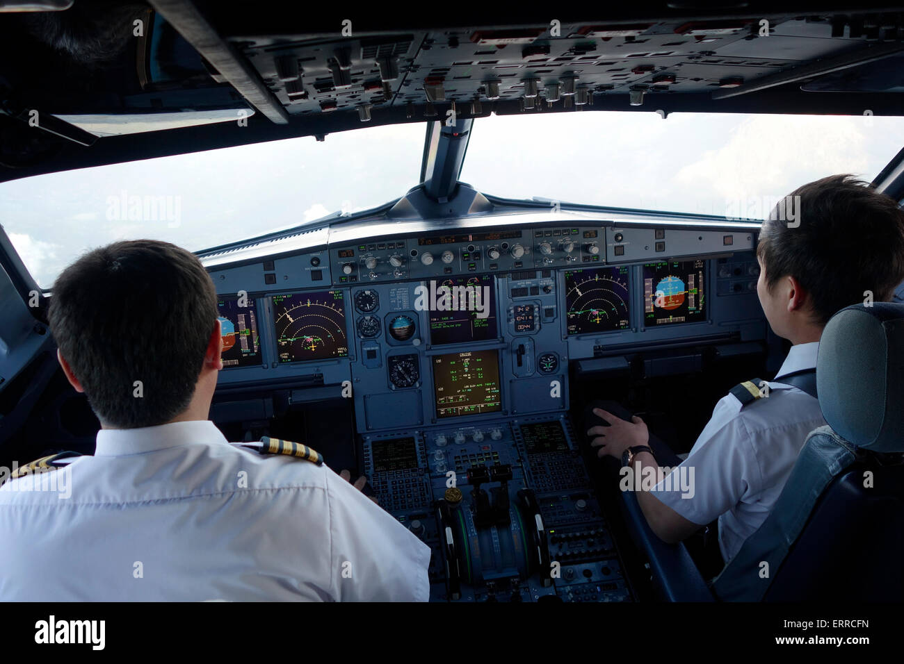 Pilot Cockpit Airbus Stockfotos und -bilder Kaufen - Alamy