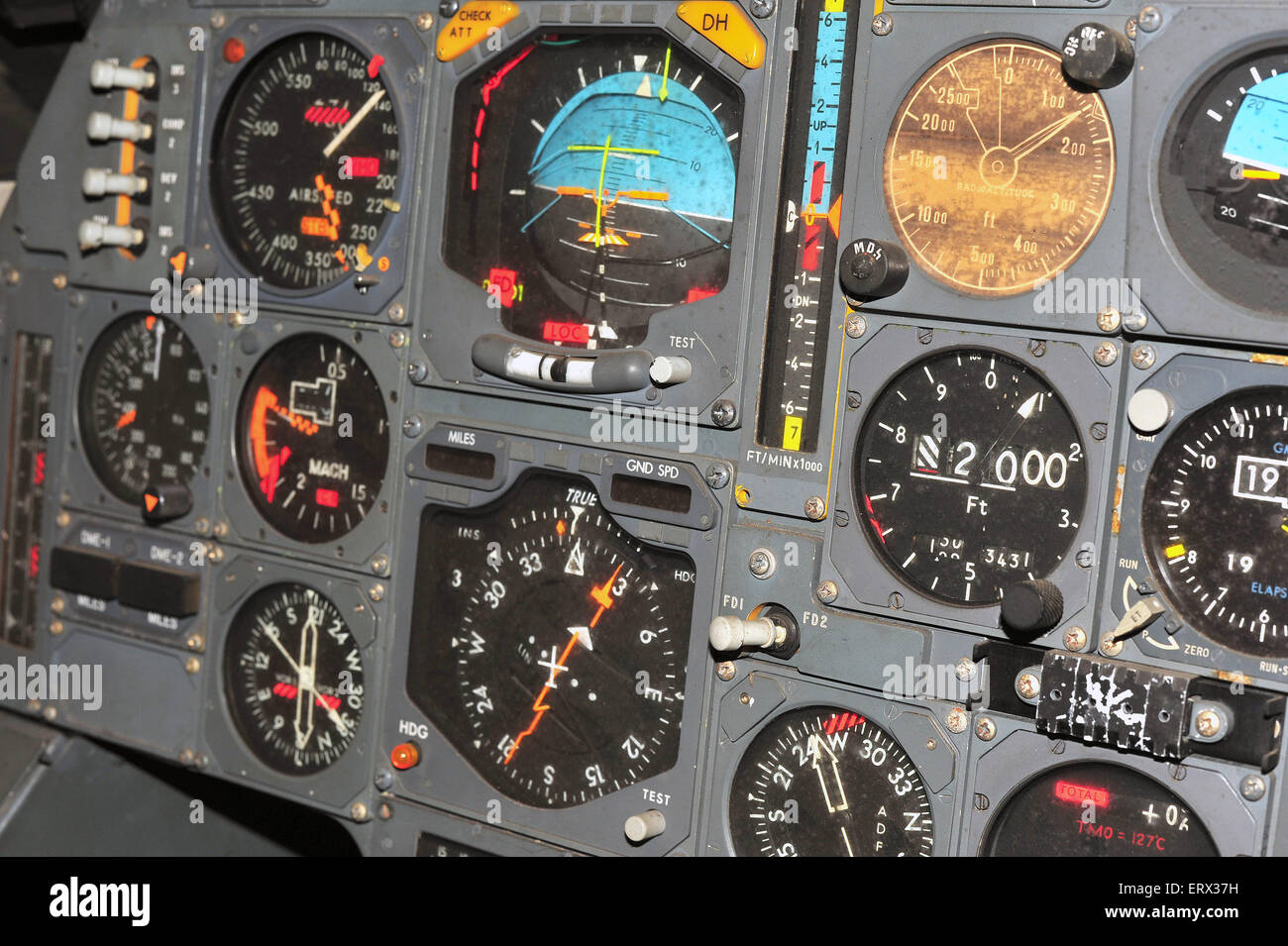 Fliegende instrumente -Fotos und -Bildmaterial in hoher Auflösung – Alamy