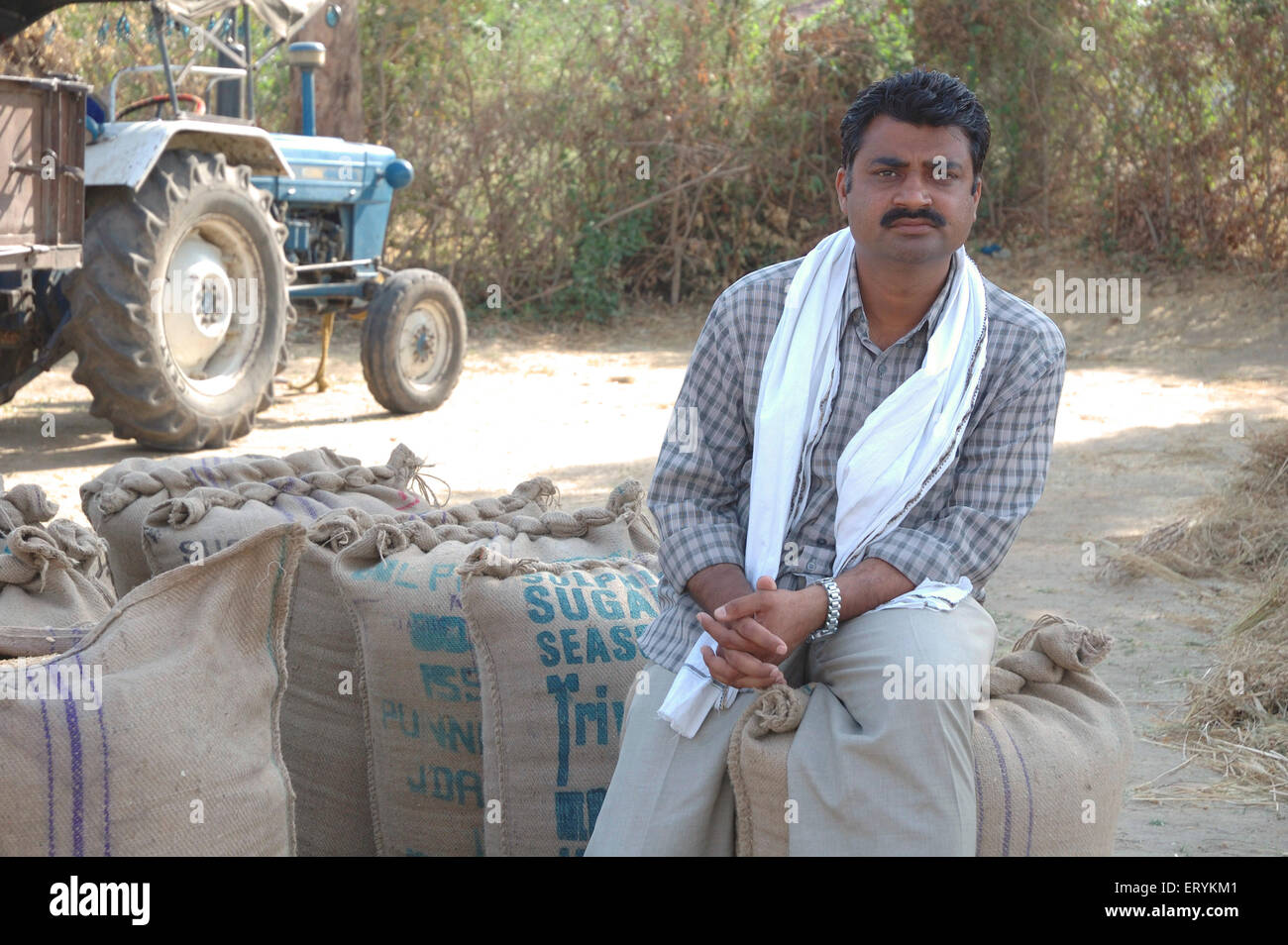 Der traktor der landwirte -Fotos und -Bildmaterial in hoher Auflösung – Alamy
