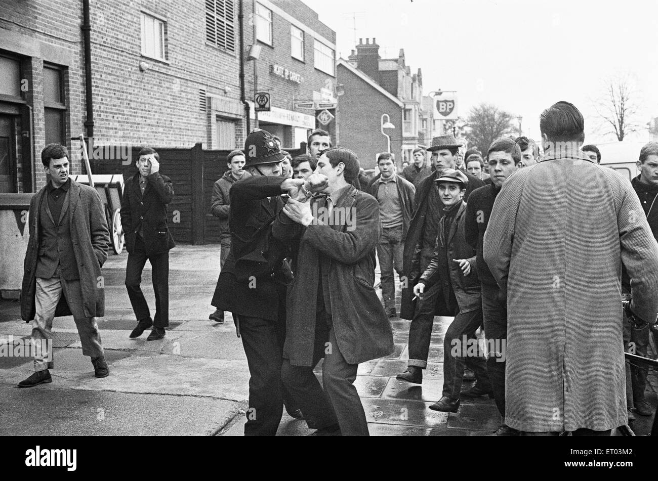 Mods and rockers 1964 -Fotos und -Bildmaterial in hoher Auflösung ...