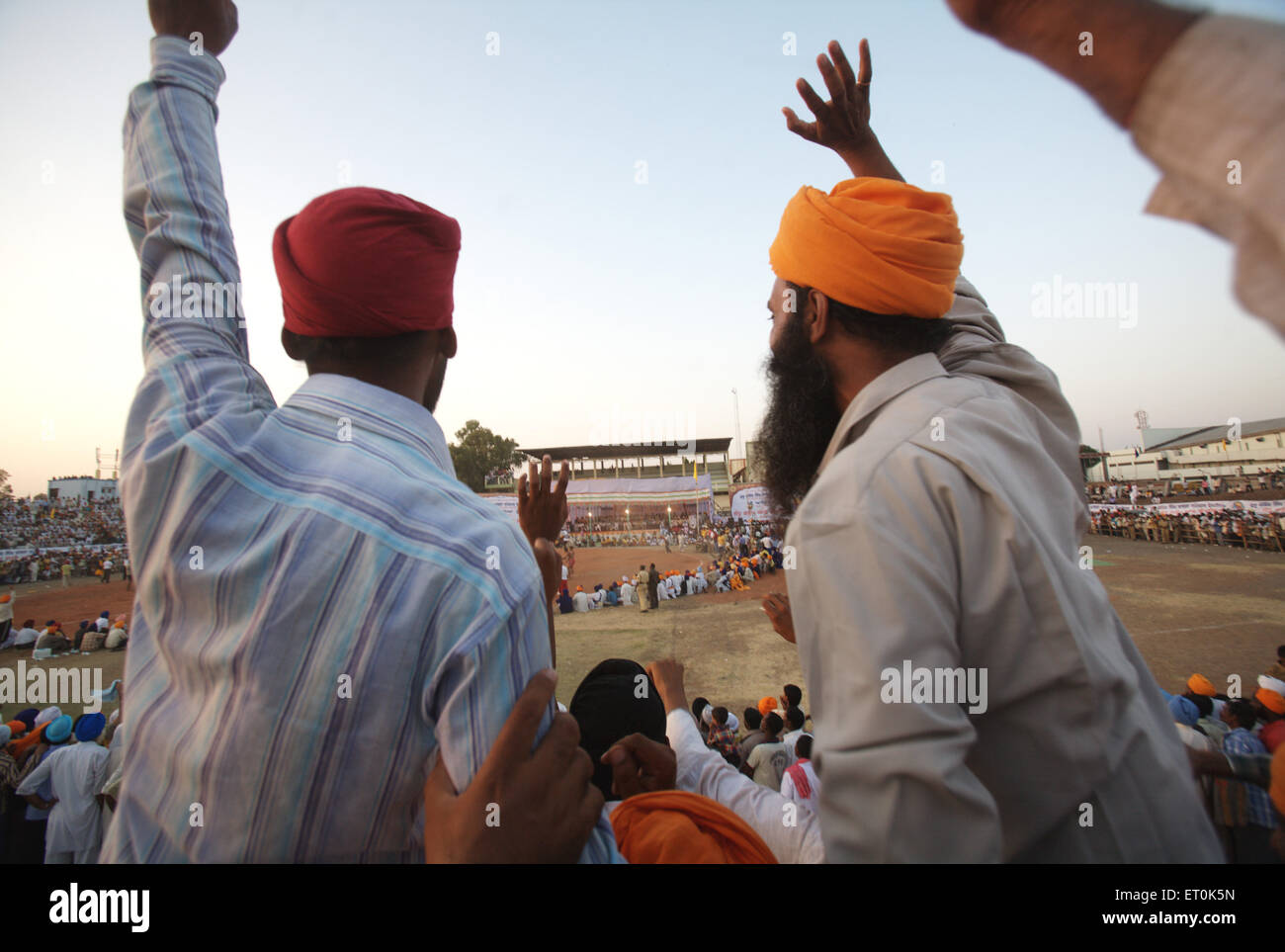 Sikh Anhänger Förderung der Spieler Ringkampf; ewige Sikh Guru Granth ...