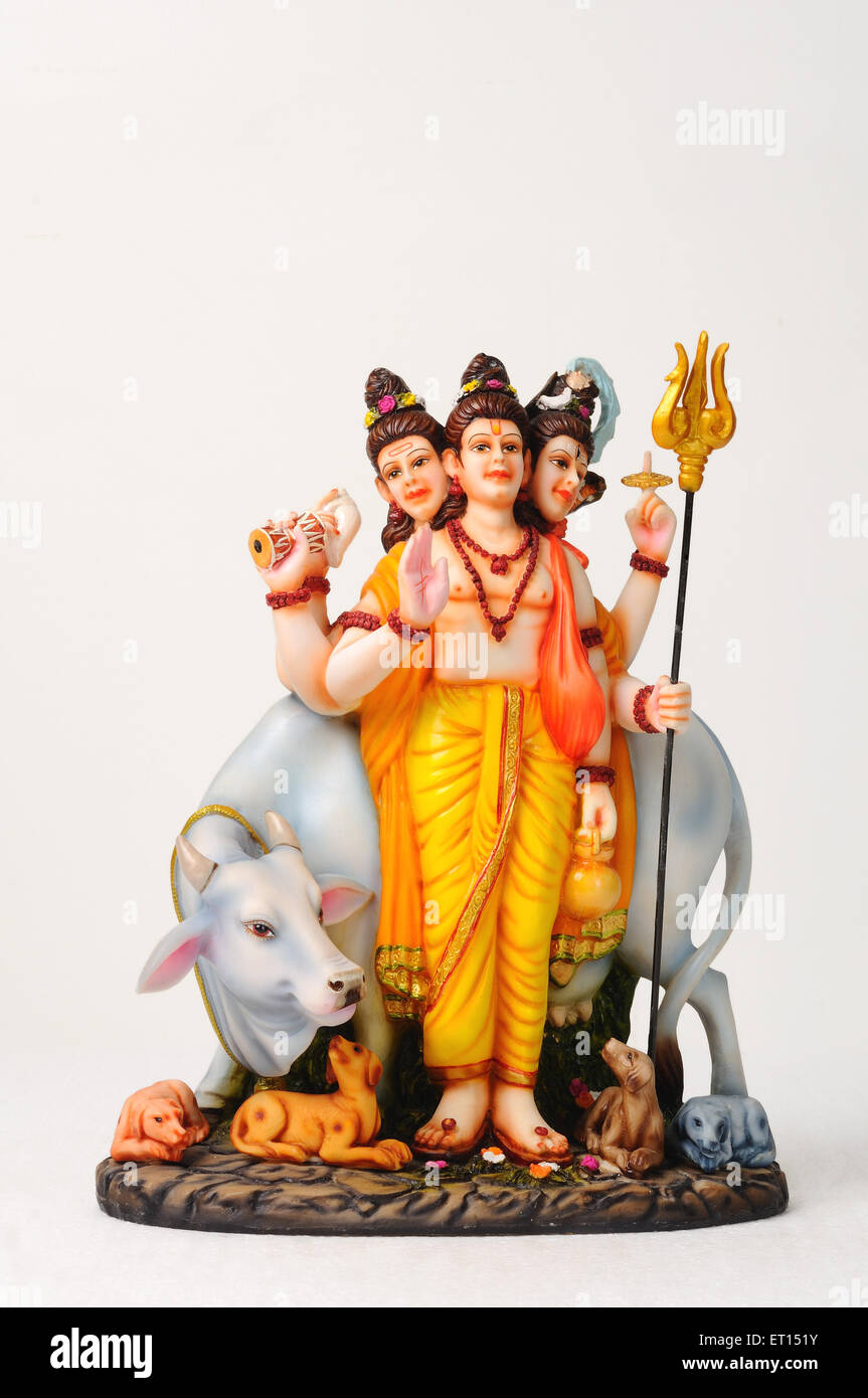 Clay Statue von drei Gesicht Gott Shri Gurudev Datta mit Kuh und Hunde ...