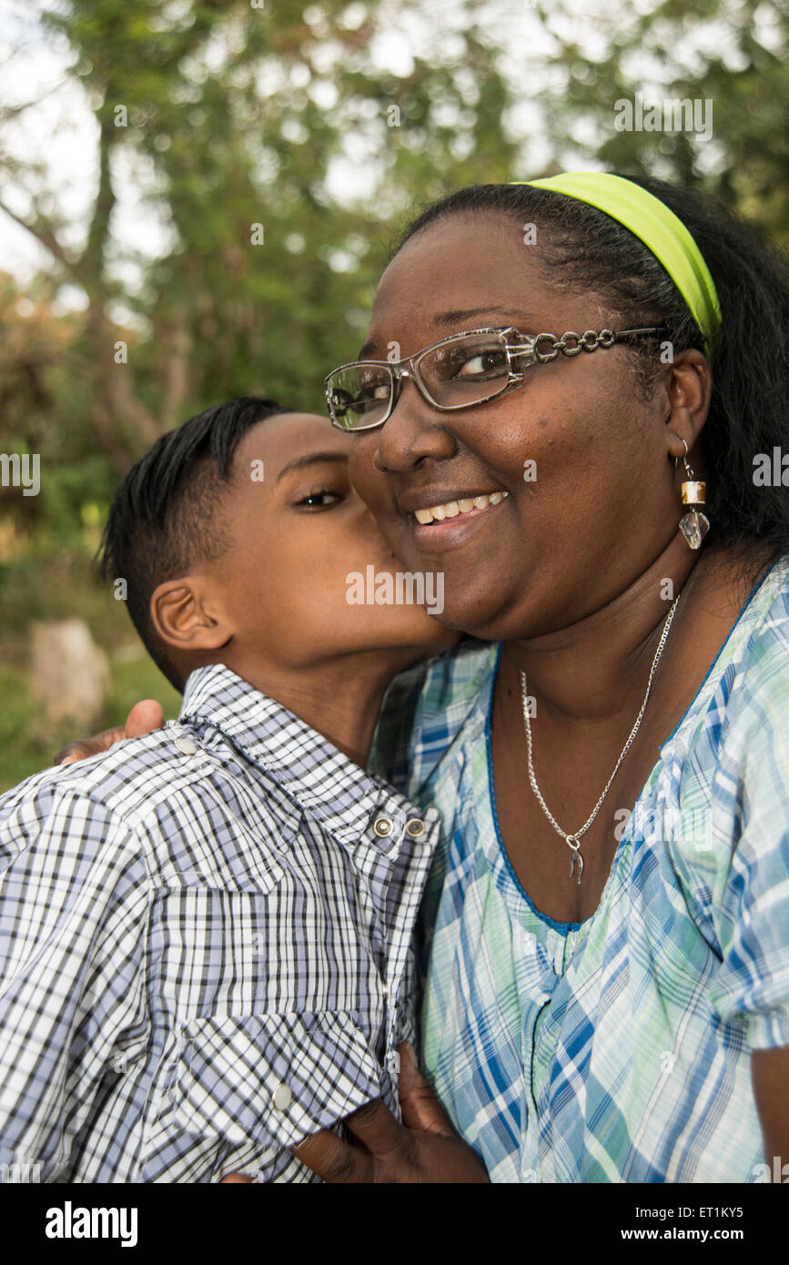 Oma mit ihrem Enkel Stockfotografie - Alamy