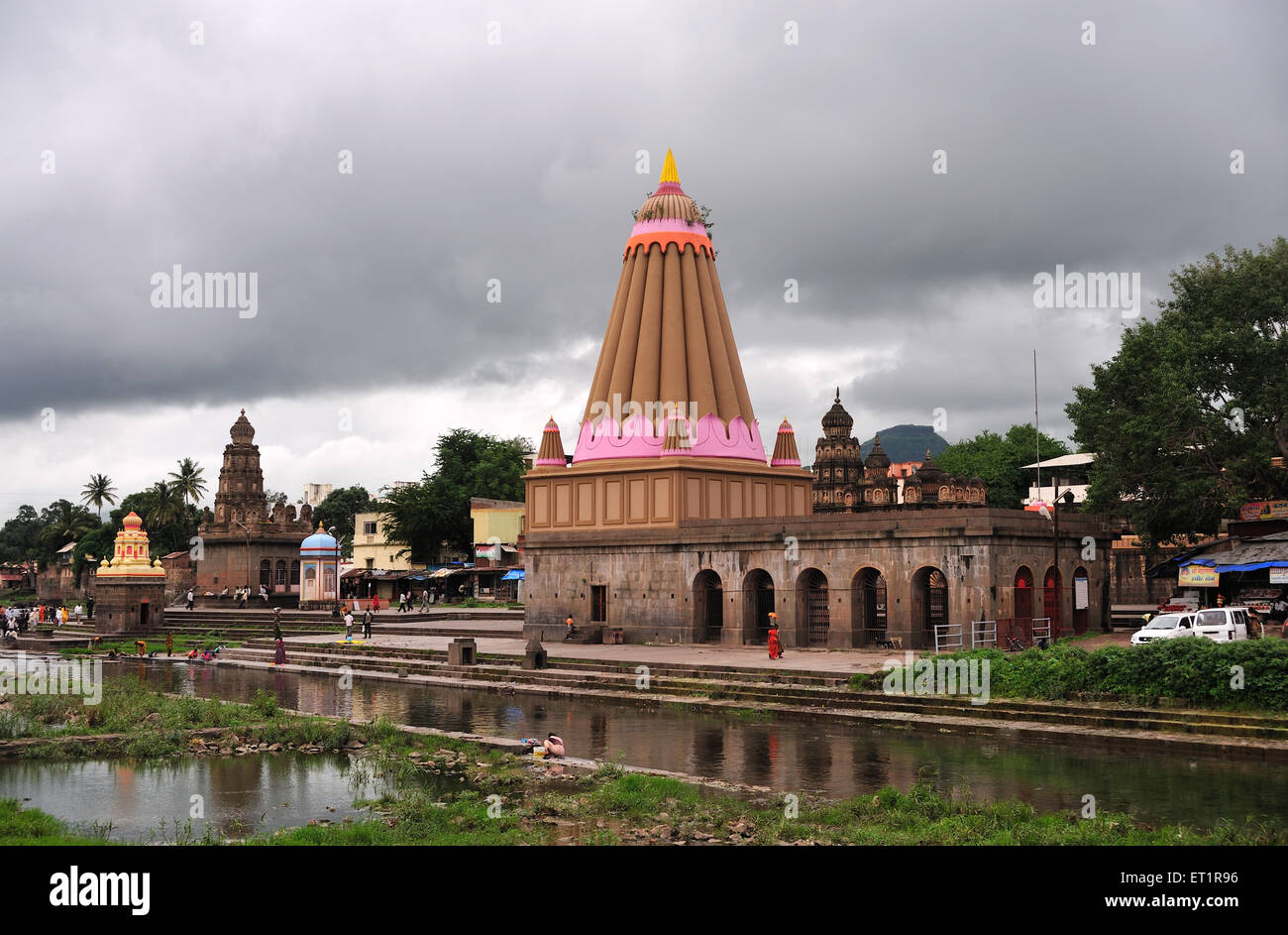 Dholya Ganpati Tempel am Fluss Krishna bei Wai Satara Maharashtra ...
