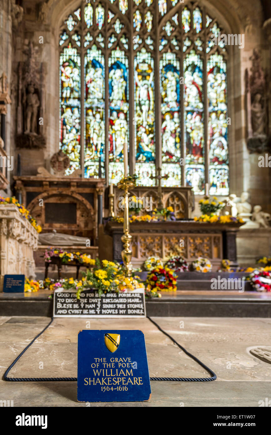 Shakespeare grave holy trinity -Fotos und -Bildmaterial in hoher ...