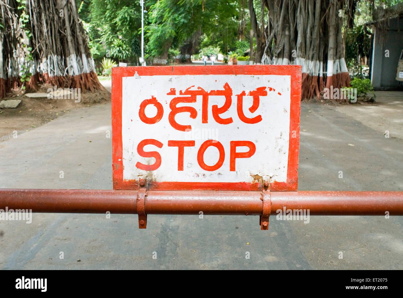 Englisches stoppschild -Fotos und -Bildmaterial in hoher Auflösung – Alamy