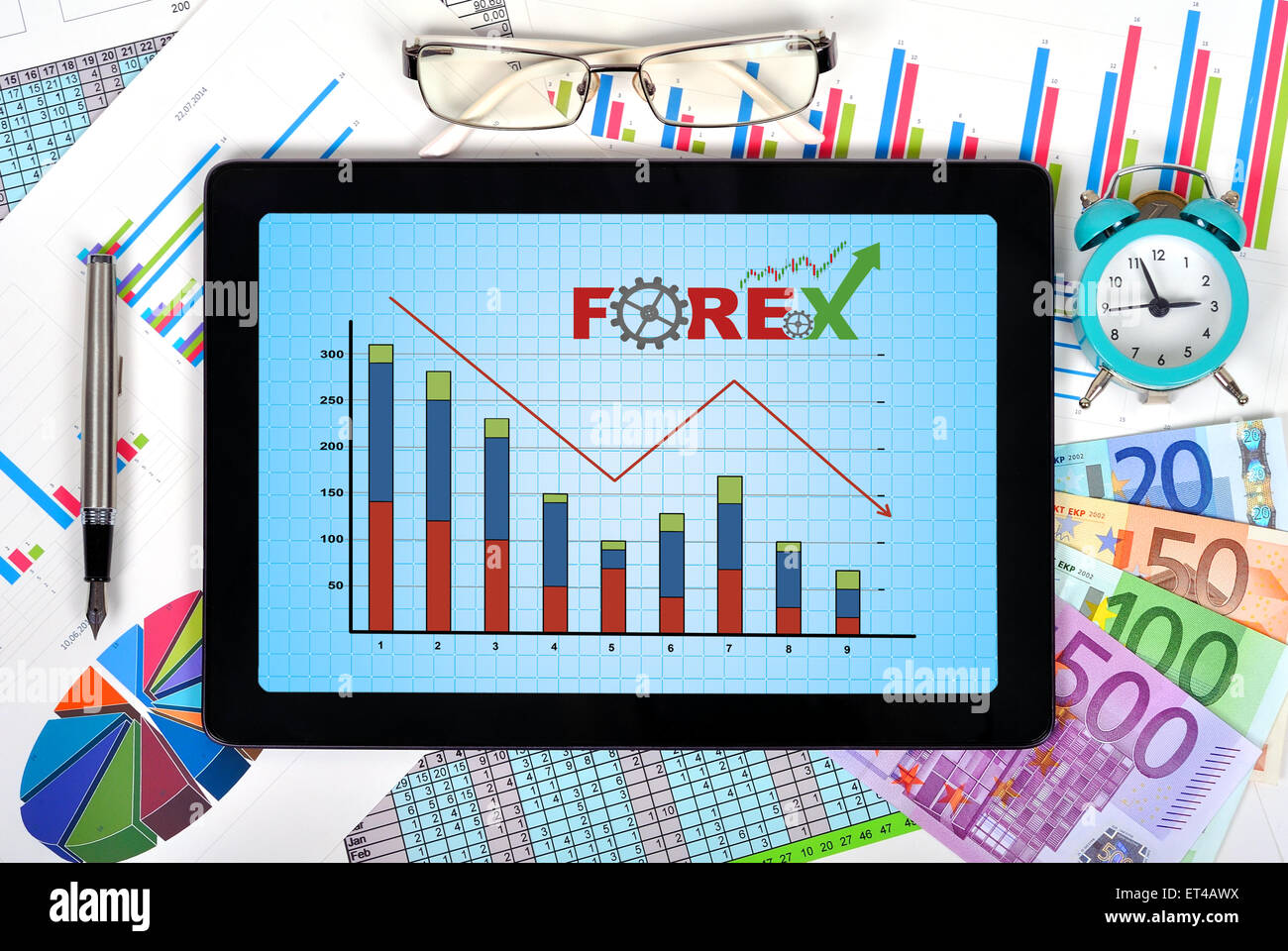 Falling graph -Fotos und -Bildmaterial in hoher Auflösung – Alamy