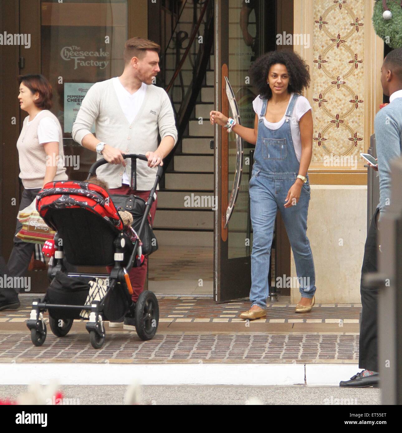 Marsha Thomason nimmt ihre Familie einkaufen bei The Grove mit ...