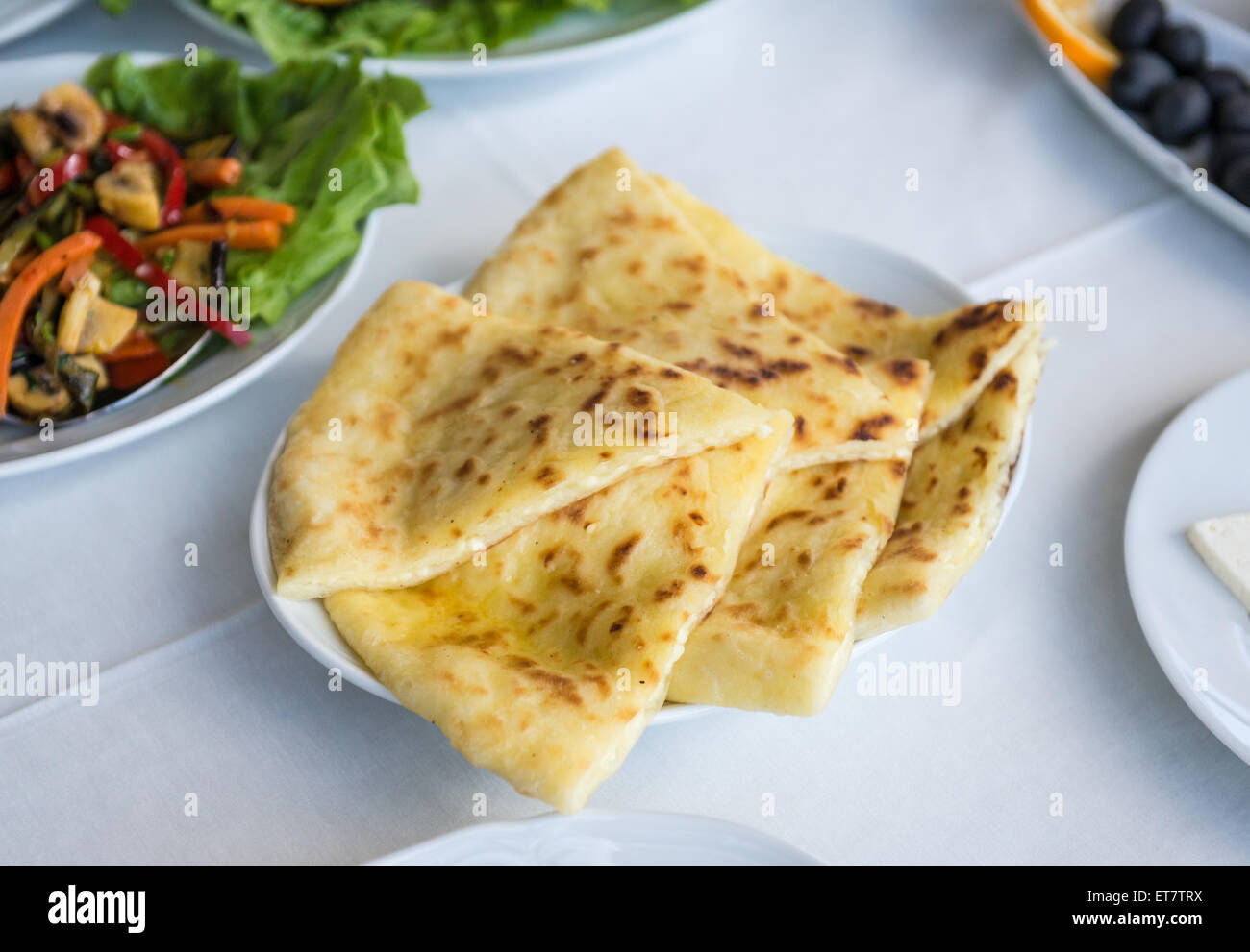 Imeretian khachapuri -Fotos und -Bildmaterial in hoher Auflösung – Alamy