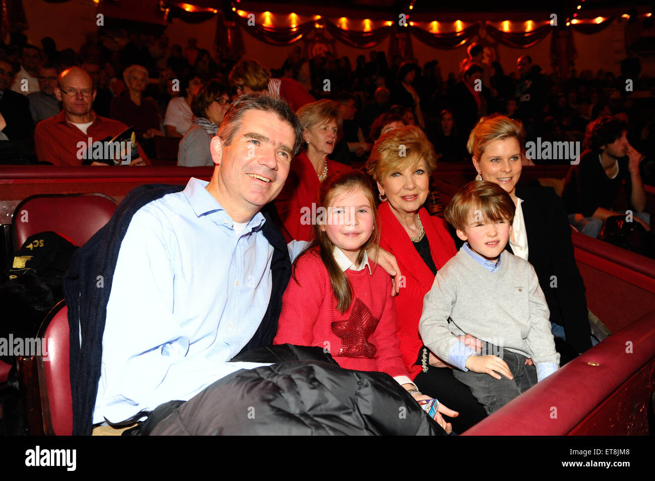 Premiere von der Winter-Programm des Circus Krone mit: Carolin Reiber ...