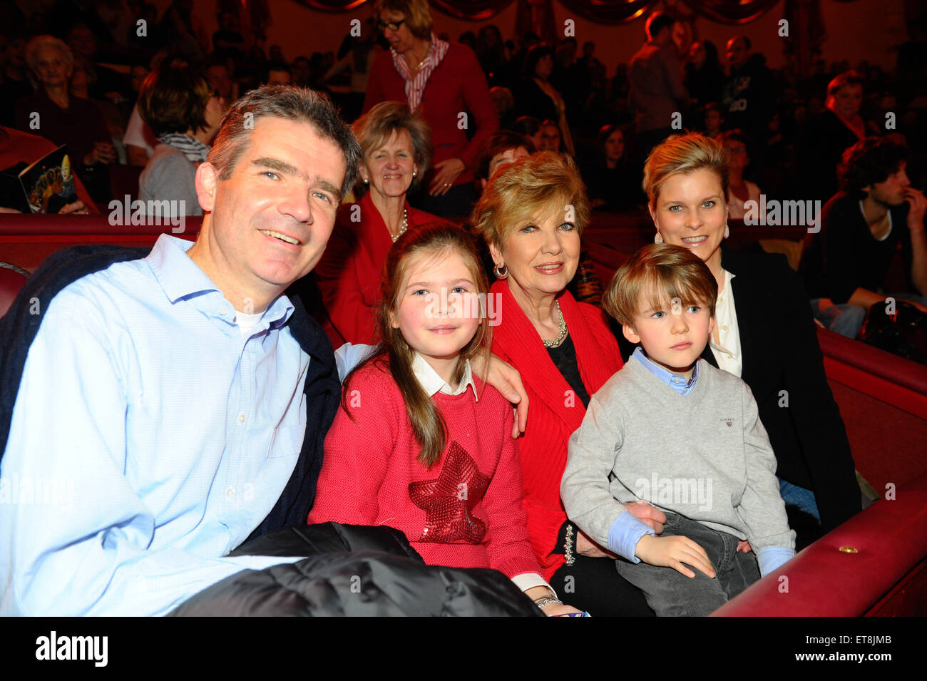 Premiere von der Winter-Programm des Circus Krone mit: Carolin Reiber ...