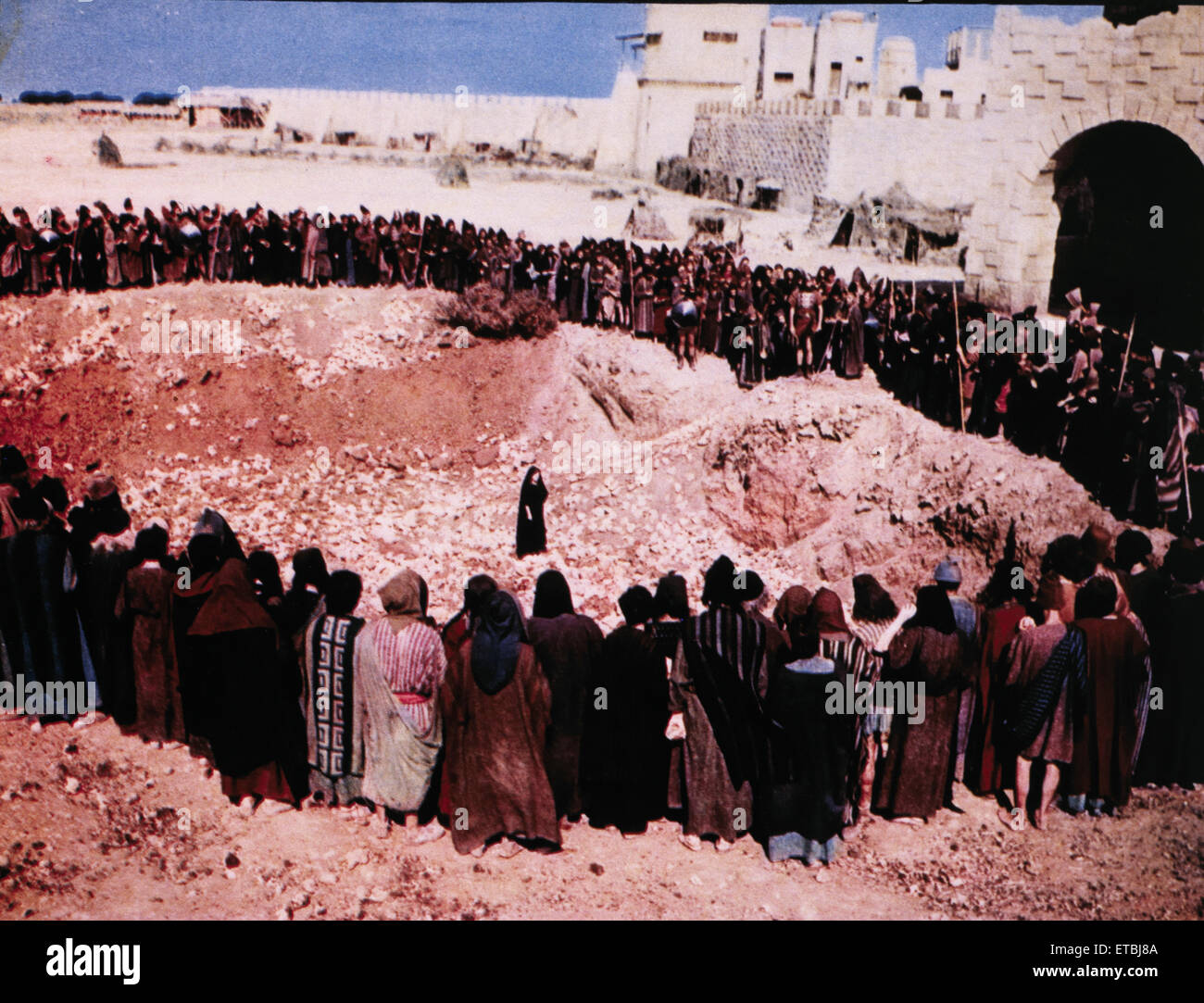 Silvana Mangano, als Rachel verurteilt zum Tod durch Steinigung, am Set des Films "Barabbas ...