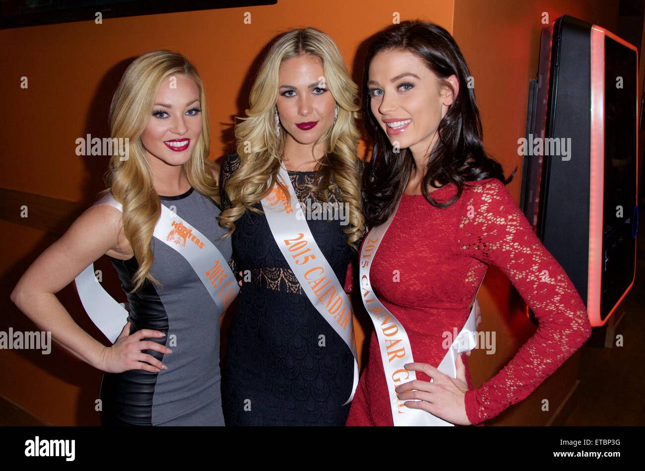 Hooters calendar girls -Fotos und -Bildmaterial in hoher Auflösung ...