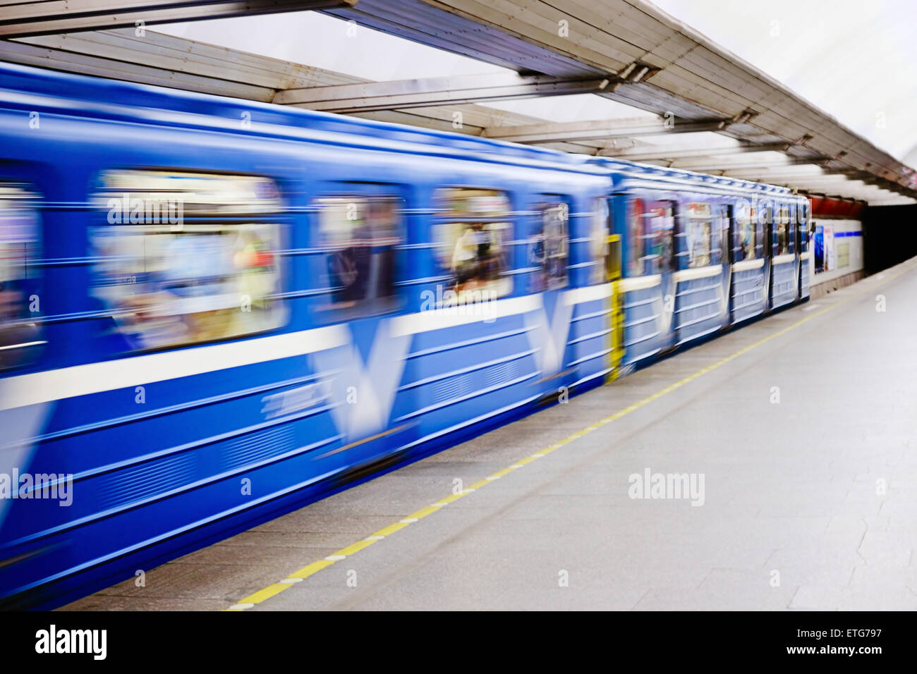U bahn plattform transport u bahn -Fotos und -Bildmaterial in hoher ...