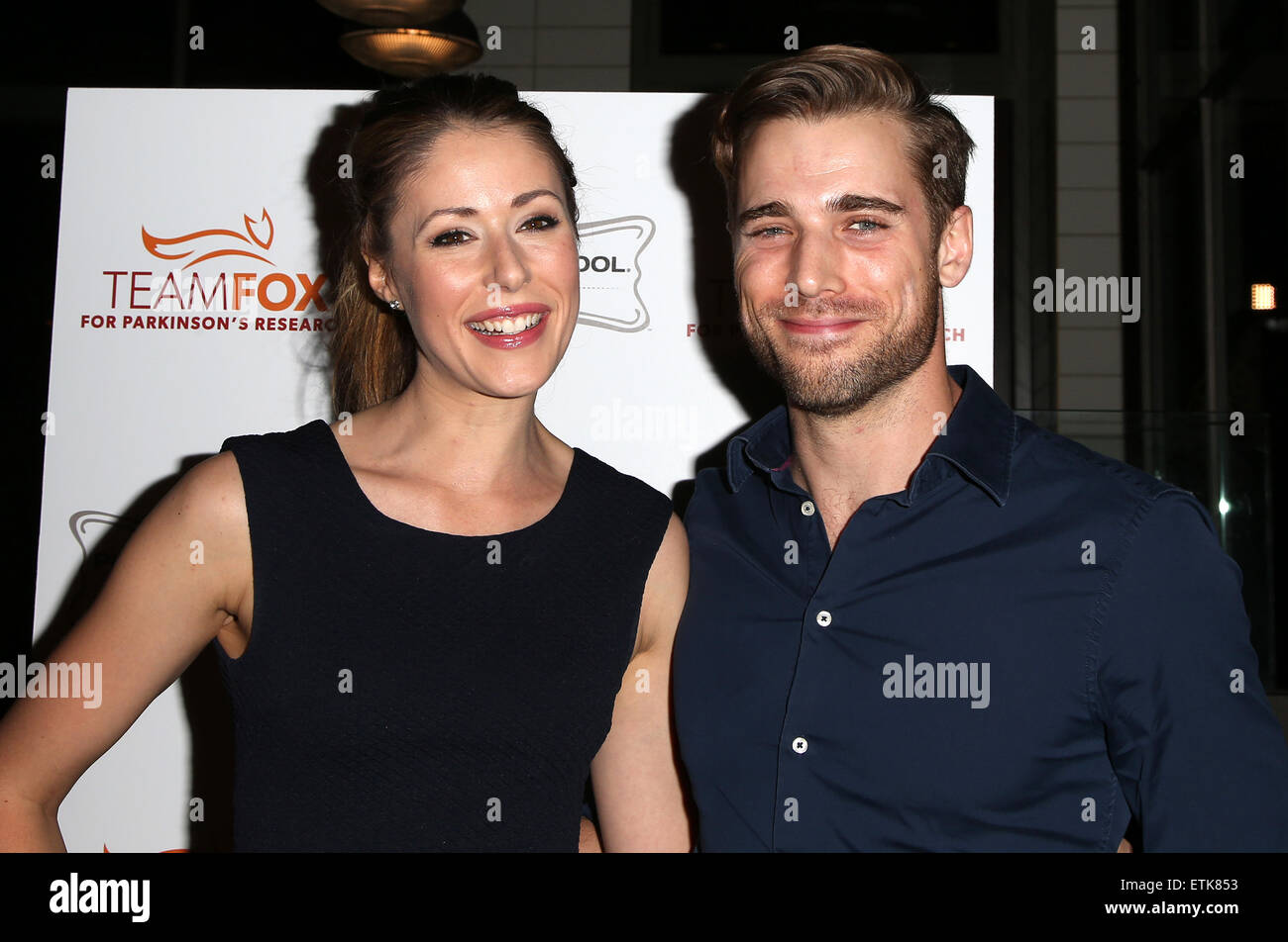 Anhebung die Bar bis Ende Parkinson mit: Amanda Crew, Dustin Milligan ...