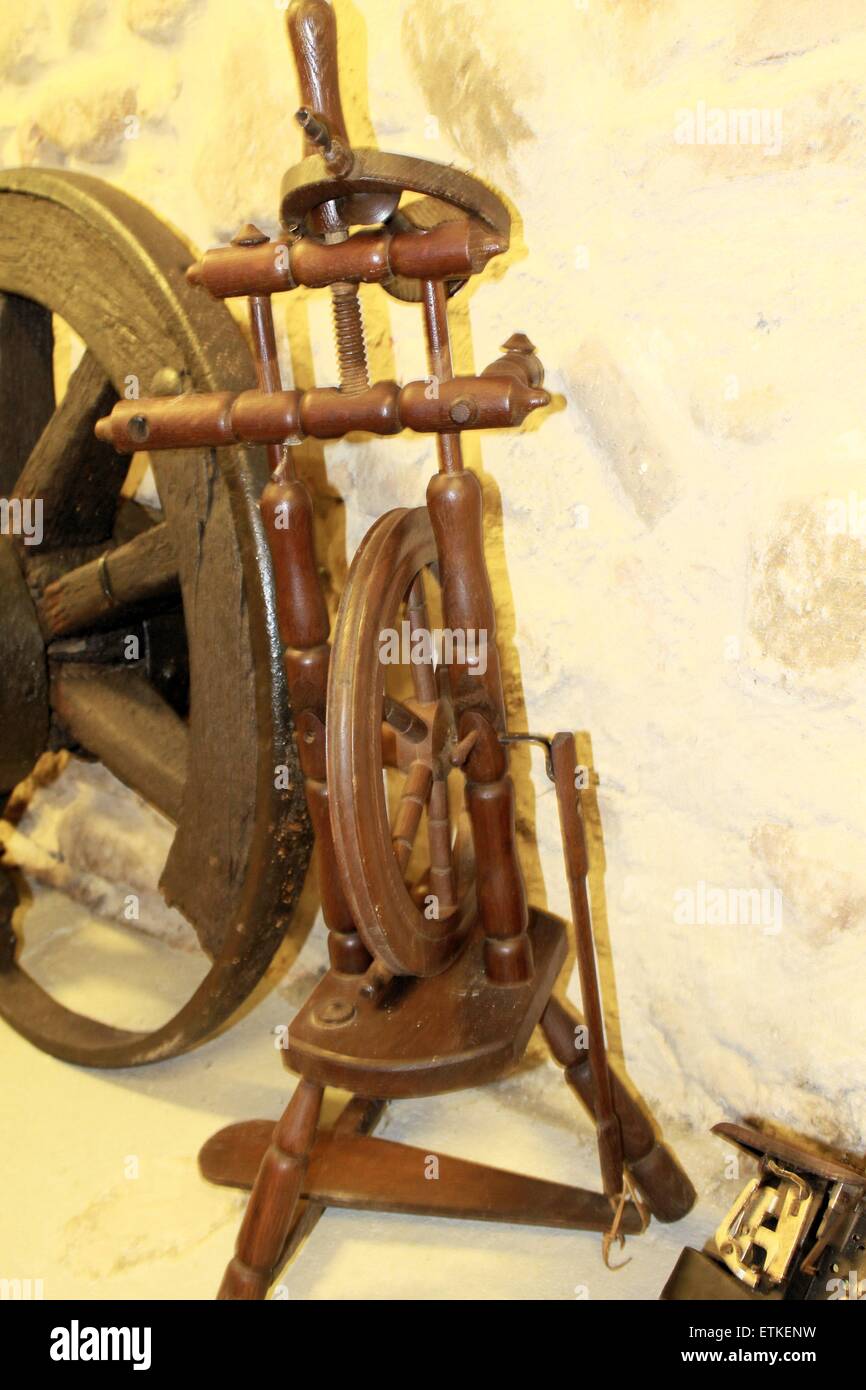 Antikes spinnrad -Fotos und -Bildmaterial in hoher Auflösung – Alamy