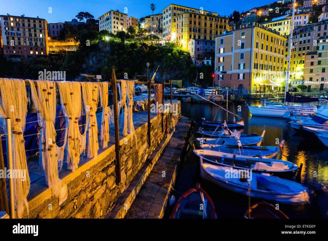 Genua hafen in der nacht -Fotos und -Bildmaterial in hoher Auflösung ...