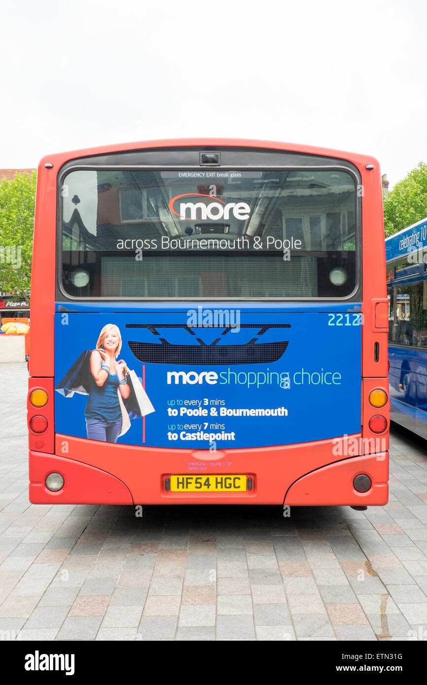 Werbung auf der Rückseite des ÖPNV Bus UK Stockfotografie - Alamy