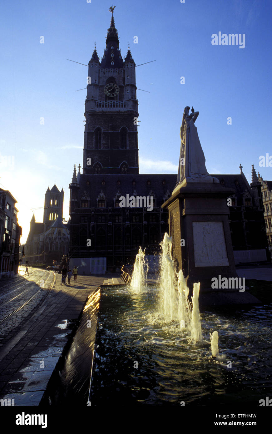 BEL, Belgien, Gent, Brunnen in der St. Bavo quadratisch, Glockenturm ...
