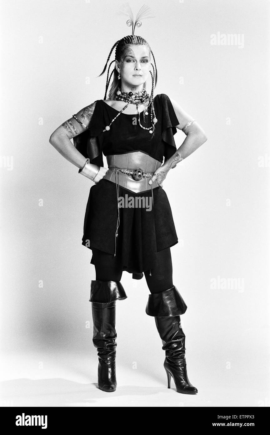 Sänger und schauspielerin Schwarzweiß-Stockfotos und -bilder - Alamy