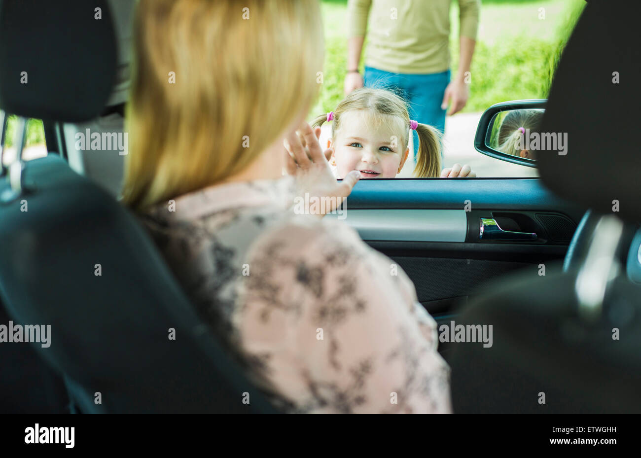 Saying goodbye to his family -Fotos und -Bildmaterial in hoher ...