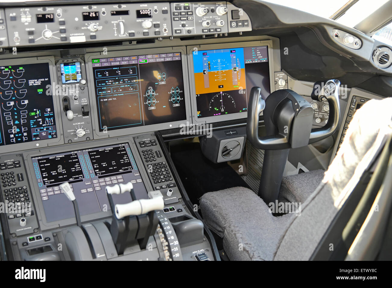 Cockpit dreamliner boeing 787 900 nippon -Fotos und -Bildmaterial in ...