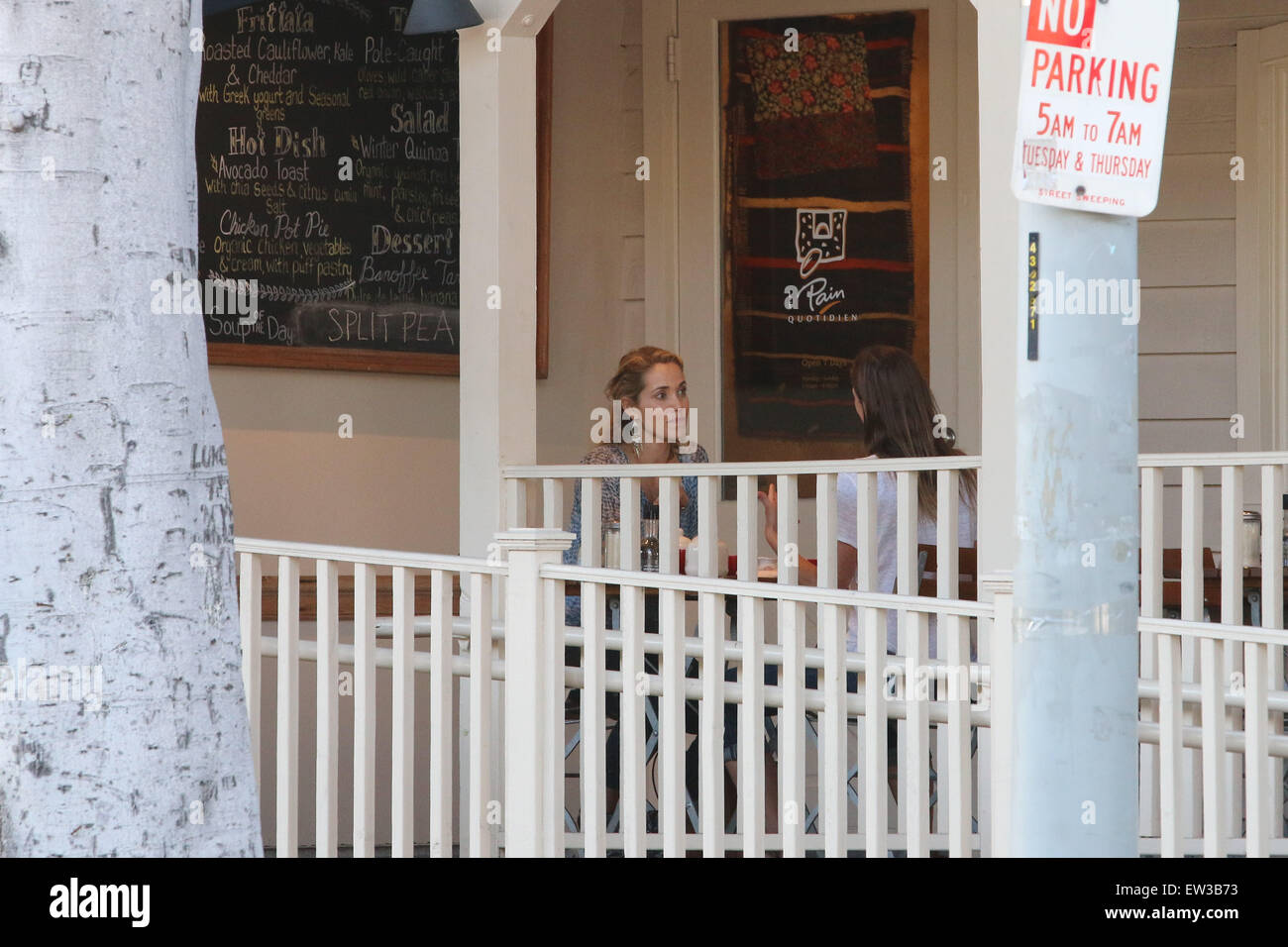 Ehemaliger 'Saved By The Bell' Star, Elizabeth Berkley bekommt ganz in ...