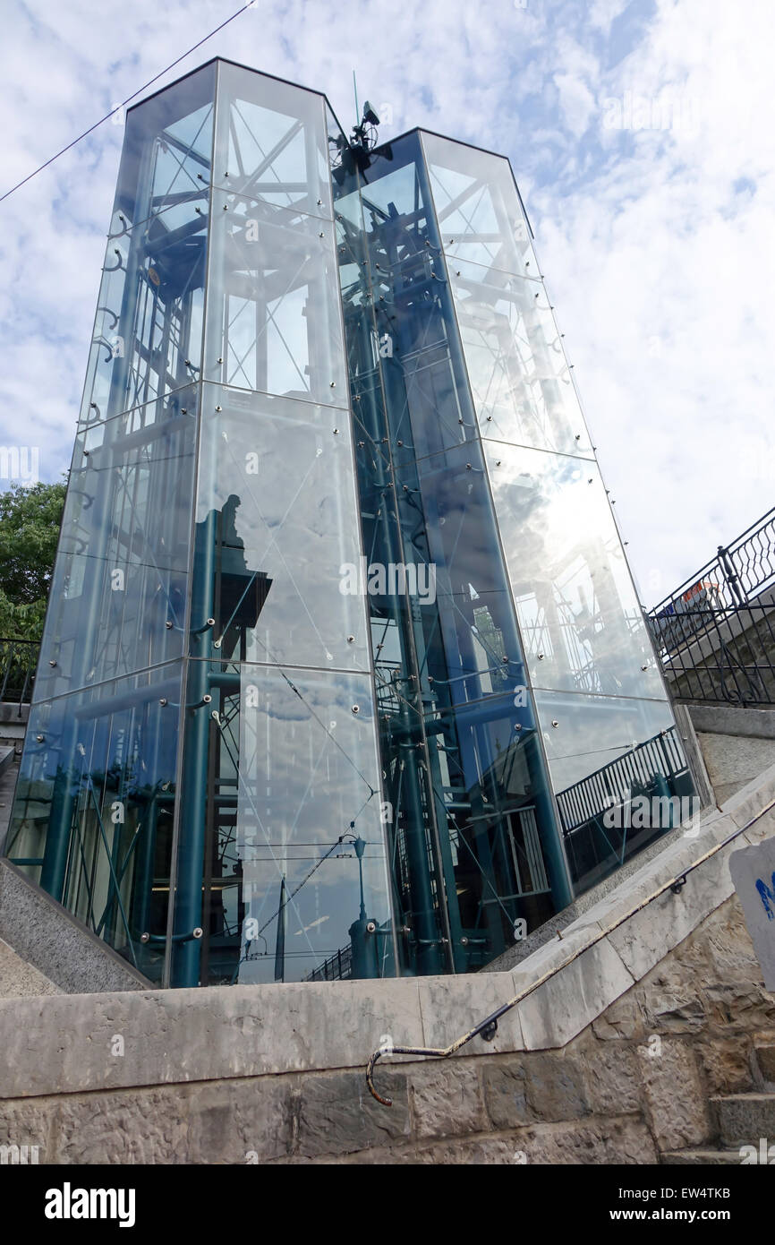 Glass lift -Fotos und -Bildmaterial in hoher Auflösung – Alamy